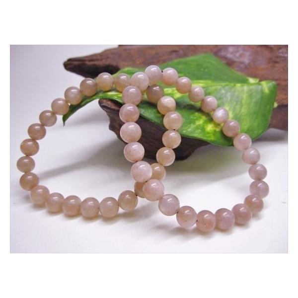 【均一ブレスレット】サンムーンストーン☆商品情報☆直径：Φ7.2-7.9mm粒数：22-25粒手首周り：約16cm※シラーや煌めきがみられない粒も含まれますので、予めご了承ください。※形状やサイズのばらつき、表面や穴周りにキズや凹み等があり...