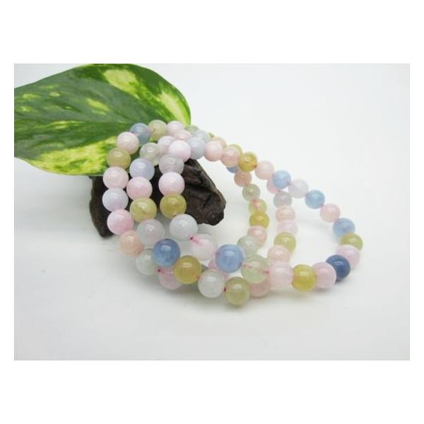 【ブレスレット】ミックスベリル☆商品情報☆石サイズ：Φ7.5±0.2mm粒数：24粒手首周り：約16.5cm原産地：ブラジル※形状やサイズのばらつき、表面や穴周りのキズや凹み等があります。※商品は選べませんのでご了承ください。※照明等の関係...