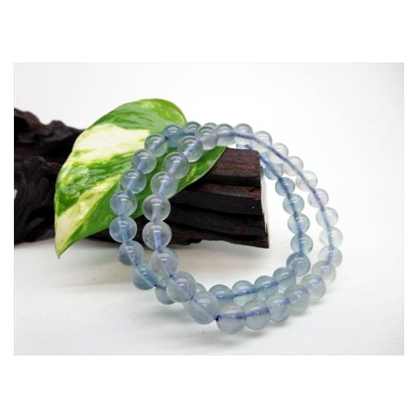 【ブレスレット】フローライト☆商品情報☆直径：約Φ7.6±0.3mm粒数：約24-26粒手首周り：約16.5cm原産国：カナダ※形状・サイズ・色味・粒数のばらつき、表面や穴周りのキズや凹み等があります。※商品は選べませんのでご了承ください。...