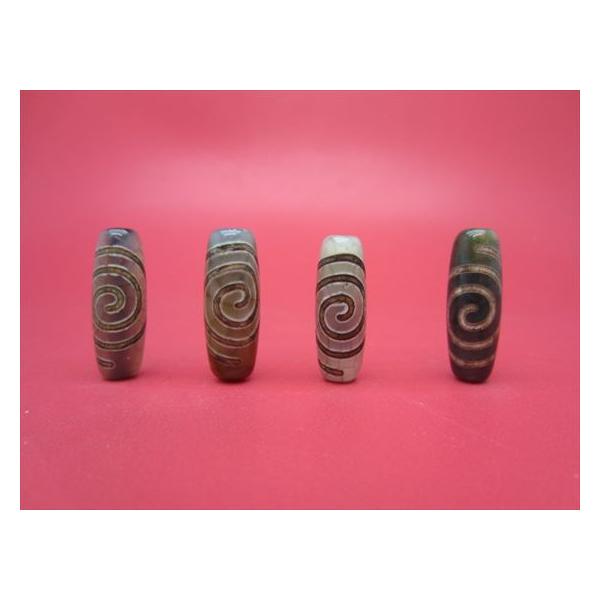 【チベット高級龍紋天珠】龍鈎天珠☆商品情報☆長さ：約30±1mm直径：約Φ10±1mm穴サイズ：約Φ2mm中国・チベット天珠※形状やサイズのばらつき、表面や穴周りのキズや凹み、穴の位置ずれや変形等があります。※商品は選べませんのでご了承くだ...