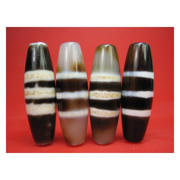 【チベット天珠】線珠☆商品情報☆長さ：約38±0.5mm直径：約Φ12±0.5mm穴サイズ：約Φ2.2±0.2mm中国・チベット天珠※形状やサイズのばらつき、表面や穴周りのキズや凹み、穴の位置ずれや変形等があります。※商品は選べませんのでご...