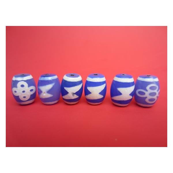 【チベット天珠】閃電五眼天珠☆商品情報☆長さ：14±1mm直径：Φ10±1mm穴サイズ：約Φ1.2mm中国・チベット天珠形状やサイズ、色味のばらつき、模様の滲み・ぼやけ・途切れ、表面や穴周りにキズや凹み等があります。穴が真っすぐでなかったり...