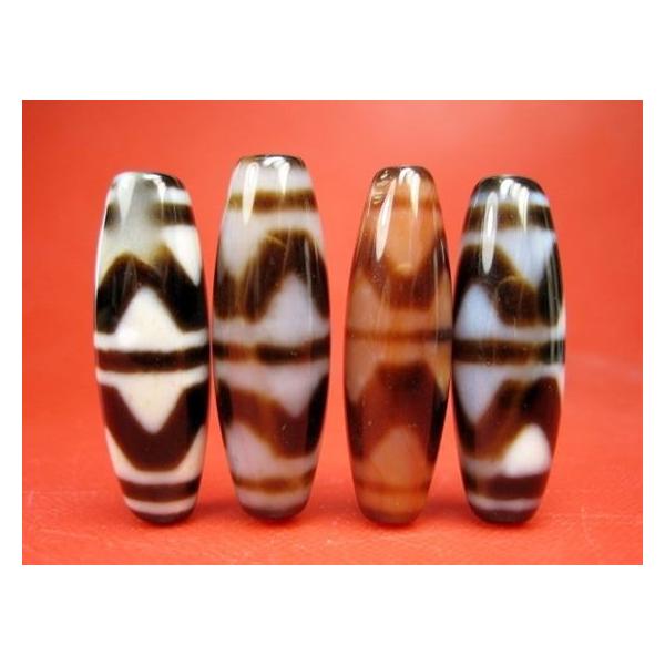 【チベット高級至純天珠】四線虎牙天珠☆商品情報☆長さ：38±1mm直径：Φ12±1mm穴サイズ：Φ2±0.2mm中国・チベット天珠色味の異なるものや透け感、模様の滲み、ボヤケ、表面や穴周りにキズや凹み等があります。ご理解の上、ご購入下さいま...