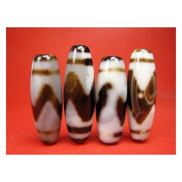 【チベット高級至純天珠】虎牙天珠☆商品情報☆長さ：38±1mm直径：Φ12±1mm穴サイズ：Φ2±0.2mm中国・チベット天珠※現在の在庫につきまして、全て透け感や模様の滲み、ボヤケがありはっきりとしておりません。ご理解の上、ご購入下さいま...