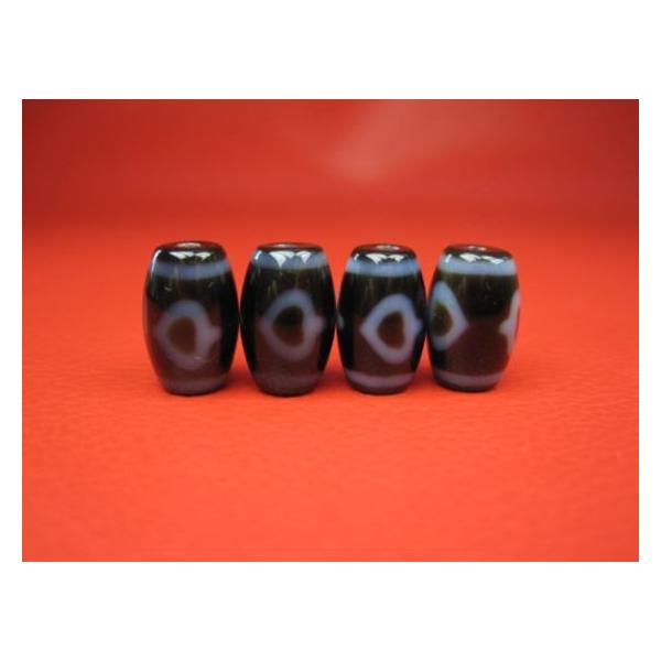 【チベット高級至純天珠】菩提三眼天珠商品情報長さ：14±0.2mm直径：Φ9±0.2mm穴のサイズ：Φ2±0.2mm中国・チベット天珠※石の材質上透け感のある物がありますが、不良ではありませんのでご了承ください。※形状やサイズのばらつき、表...