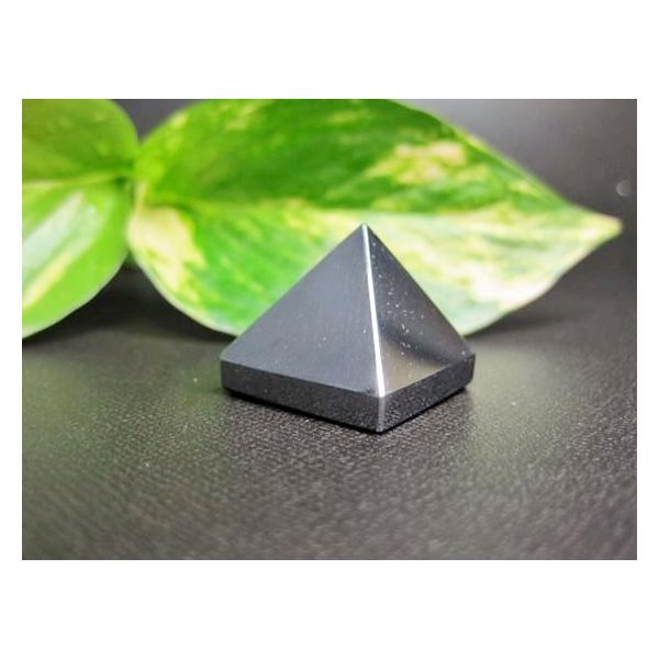 【ピラミッド】テラヘルツ☆商品情報☆底辺：約23.5mm高さ：約20.5mm重さ：約12g原産地：ドイツ※日本の鑑別機関で鑑別されたものとなりますが、鑑別書は付属しませんので、ご了承ください。※表面や先端部分にキズや欠け等がある場合がありま...