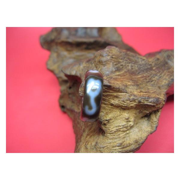 【チベット天珠指輪】☆商品情報☆幅：約7mm厚み：約2.6mmサイズ：約11号原産地：チベット※照明等の関係で実際の色とは多少イメージが異なる場合もありますのでご了承ください。※こちらは一点物となっておりますので、画像の商品のお届けとなりま...