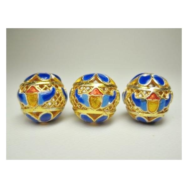 【粒売り】チベット七宝焼きビーズ直径：約Φ13mm±0.2穴サイズ：約Φ2mm金属部分材質：銅に金メッキ原産地：チベット※材質上、形状やサイズのばらつき、表面や穴周りにキズや凹み等があります。色味や模様等のご指定はできませんのでご了承くださ...