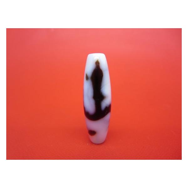 【チベット高級天珠】☆商品情報☆長さ：約39mm直径：約Φ12mm穴サイズ：Φ2mm中国・チベット天珠※照明等の関係で実際の色とは多少イメージが異なる場合がありますのでご了承ください。※こちらは一点物ですので、画像の商品のお届けとなります。...