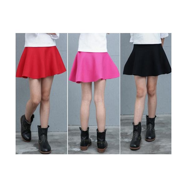 Aラインのストレッチ素材のミニ丈スカート