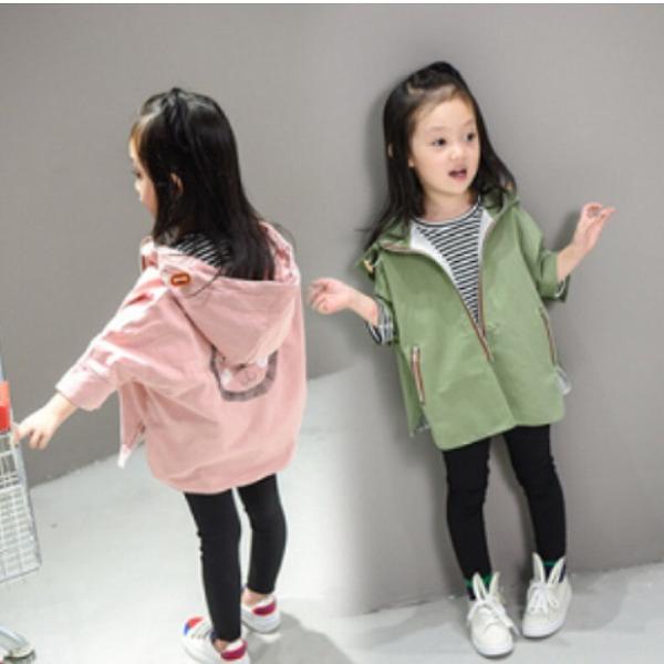 ★ゆったりとしたデザインでどんなボトムスとも組み合わせやすいです。 ★大きなフードの下からチラ見えるライオンの絵柄がカッコ可愛いです。★袖は七分丈ですので、秋、春に最適です。★カラー：グリーン、ピンク本体素材：コットン、ポリエステル/裏地：...