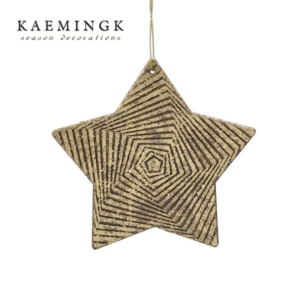 シンプルな星型オーナメントです。長い年月を経たようなアンティーク調の装飾がとてもお洒落です。オーナメントには幾何学模様のような五角形が刻まれており、シンプルな中にもこだわりが感じられるアイテムです。流行に左右されない安定感のあるデザインも魅...