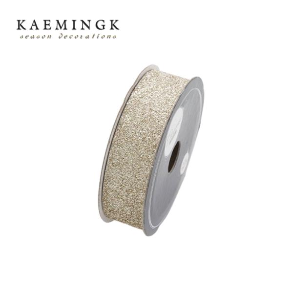 ゴールドのラメがグラマラスな、存在感たっぷりのリボンです。ワイヤー入りで成型しやすい事もポイントです。ゴールドカラーはどんなカラーリングにも映えるのでプレゼントのラッピングやツリーのオーナメントとしてもおすすめです。※商品の特性上ラメが落ち...