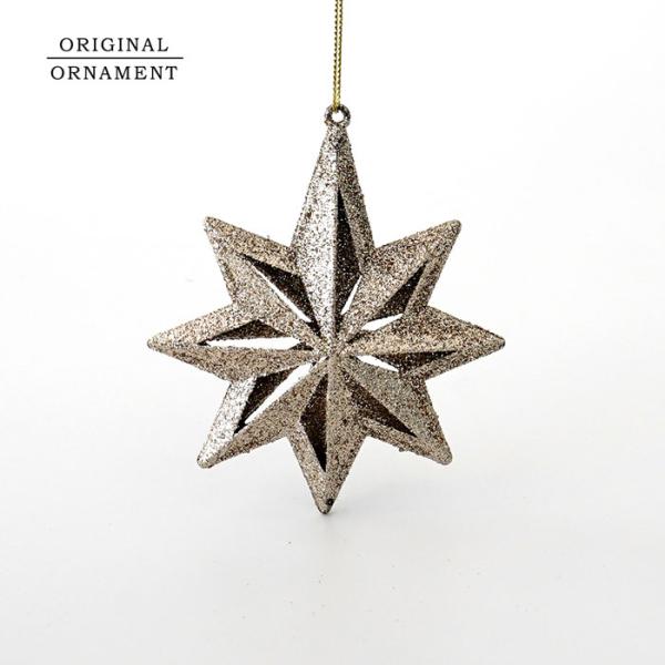 アンティーク調のデザインで高級感を感じられるシャイニーゴールドクラシカルオーナメント（スター風）です。八角形の星（八芒星）の美しいシルエットがエレガントな雰囲気を漂わせます。表面には細かなゴールドラメが施されていて光に反射してキラキラと輝き...