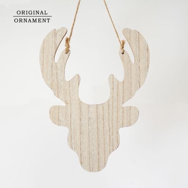 木目が美しいトナカイのウッドプレートです。木の優しい温もりが感じられるおしゃれな木製プレートは、クリスマスオーナメントとしてはもちろん、インテリアとしてもお使いいただけます。クリスマスツリーに飾ったり、玄関先やお部屋のディスプレイコーナーに...