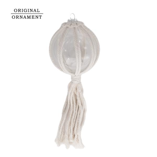 ナチュラルな雰囲気で空間を癒してくれるガラスボールオーナメントです。紐を手で編んで模様を生み出すマクラメ編みが目を引くお洒落なデザインです。丁寧に結われた組紐と透明なガラスボールの組み合わせが素材本来の自然な美しさを引き立てています。素材そ...