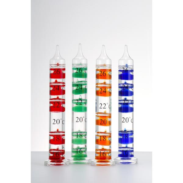 ガリレオ温度計 カラーセレクション4色ご用意しております。ガラス管の中のボールとボールの間の数字が温度となります。本体/ガラス本体及び球体内部液体/Paraffin Oil測定範囲/16〜26℃サイズ/高さ約28cm幅約3.6cm製造元：中国