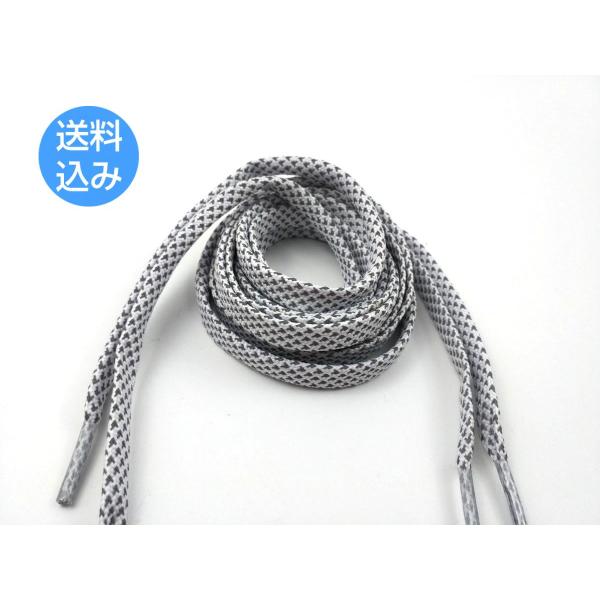 リフレクターが使用されているので、夜間のジョギングなどに最適です。暗闇でも安心！反射素材で視認性アップの靴紐。夜間のランニングや夜のお出かけでも、安全にスタイリッシュに。長さ：約80cm 幅8mmカラー：全12色１足分（2本セット）パッケー...