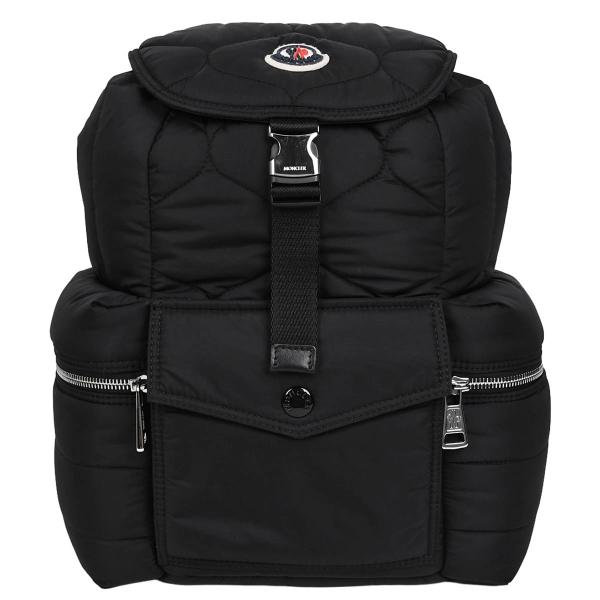 商品名：MONCLER　ロゴワッペン バックパック リュックサック ナイロン キルティング ASTRO BACKPACK素材：ナイロン　詰め物：ポリエステルカラー：ブラック（黒）/シルバー金具仕様：【開閉】バックル金具&amp;巾着式【外部...