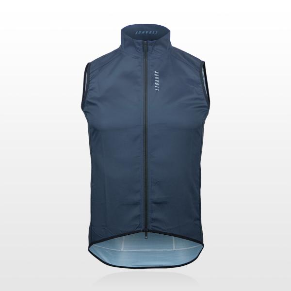 ポケット付きのウィンドベスト。前面に防風生地を採用し、背面に蒸れを防ぐためのメッシュ生地を採用。反射ロゴを採用。伸縮性もあり、体にフィットしてバタつきも軽減し、畳むとバックポケットに入る程コンパクトになります。季節を問わず、一年中活用してい...