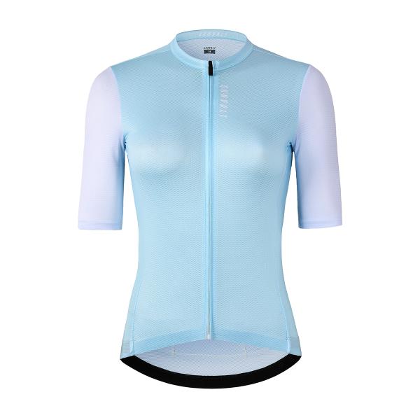 【セール対象品につき返品/サイズ交換などのご対応は致しません。予めご了承ください】カッティングが変わって新登場！レディース仕様の高機能半袖ジャージです。各パネルごとに伸縮性と吸汗速乾性に優れた高性能生地とカッティングを採用し、着心地の良さと...