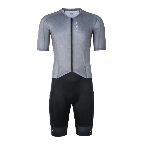 セパレートワンピースの快適性を、より多くの方に体感していただきたいという想いから開発されたスタンダード半袖セパレートワンピースに、カーゴポケットを追加しました。身幅はややゆったりとした設計で、十分なストレッチ性と耐久性を備えながら、優れたフ...