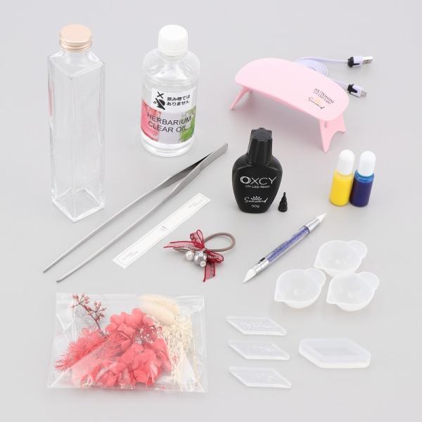 【発売日：2019年05月20日】●このキットでハーバリウムを作るたのしさと、ＵＶ硬化レジンを使ったメッセージプレートを作るたのしさが一度に味わえます。●メッセージプレートは、１つのキットにHappyBirthday、Thankyou、We...