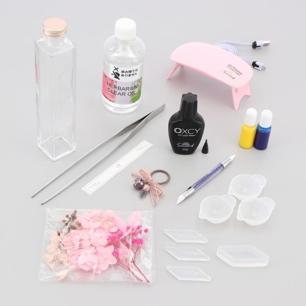【発売日：2019年05月20日】●このキットでハーバリウムを作るたのしさと、ＵＶ硬化レジンを使ったメッセージプレートを作るたのしさが一度に味わえます。●メッセージプレートは、１つのキットにHappyBirthday、Thankyou、We...