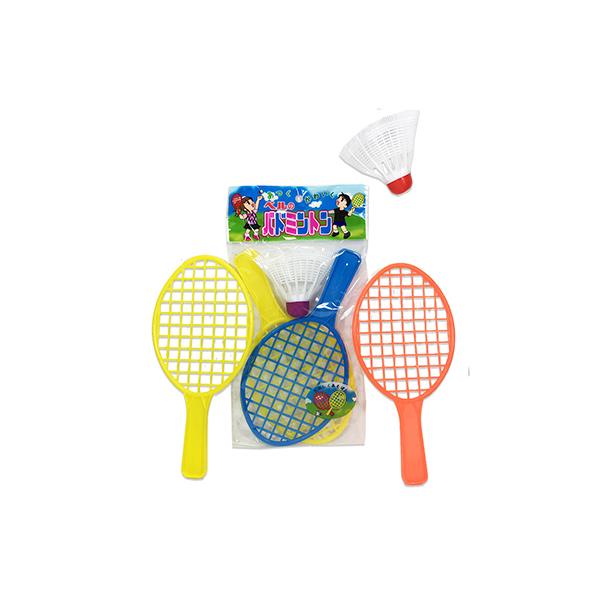 楽しく遊ぼうバドミントン！！小さなお子様でも安心して遊べるサイズです♪♪ラケット2本、シャトル1個のセットです。・商品サイズ(mm):H220×W110×D5・パッケージサイズ(mm):H270×W145×D30・種類:2種・対象年齢:6才...