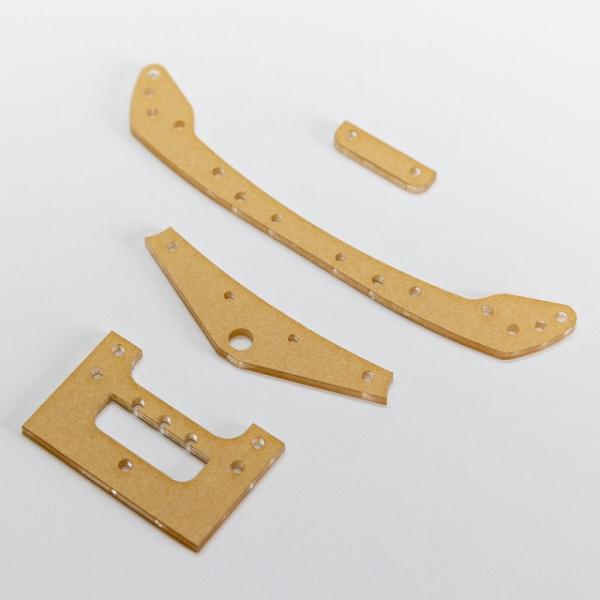 商品の説明フロントバンパーを楽に正確に1軸化できる加工ツールです。自由に改造しやすい基本構造にしておりますので、バンパーカット加工した様々なシャーシへの取付けが可能です。〈お伝えしたいこと〉「このギミックを作ってみたい」「1軸バンパーは思っ...