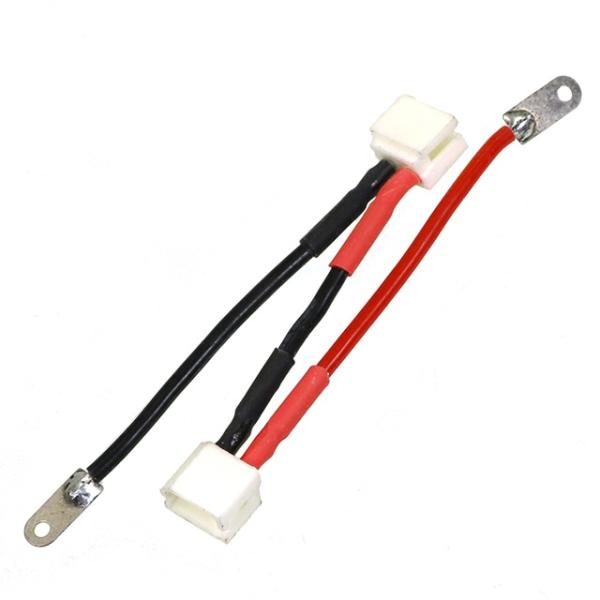 #3698の京商ミニッツシリーズ用550mAh 3.3V Li-Feバッテリーをミニッツシャーシに搭載し接続する為の配線コネクターです。