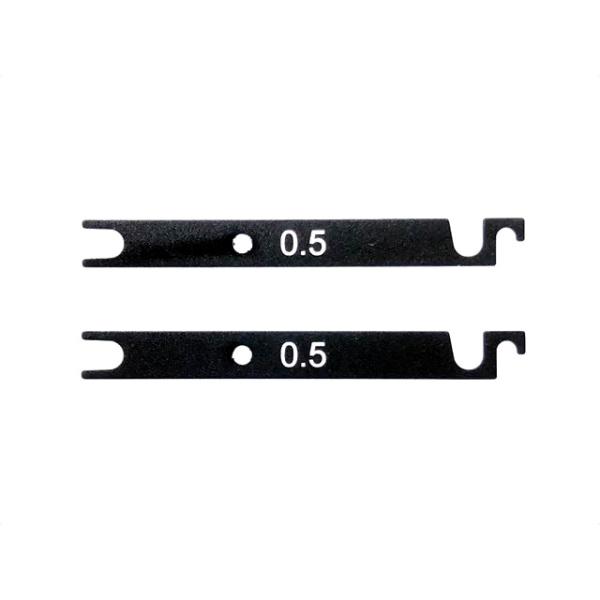 フロントバルクヘッド下に入れる車高調整用スペーサーです。0.5t　2枚入