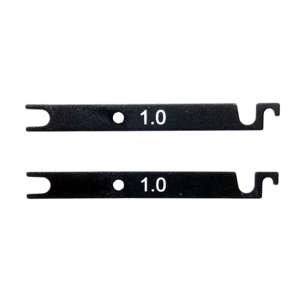 フロントバルクヘッド下に入れる車高調整用スペーサーです。1.0t　2枚入