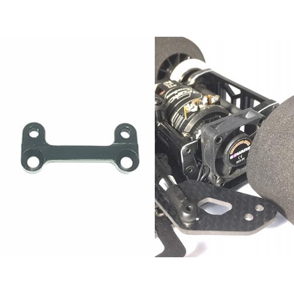 モーターマウントに取り付けできるクーリングファン取付ステーです。 一般的な30mm角クーリングファンの穴ピッチ24mm。ブラックアルマイト