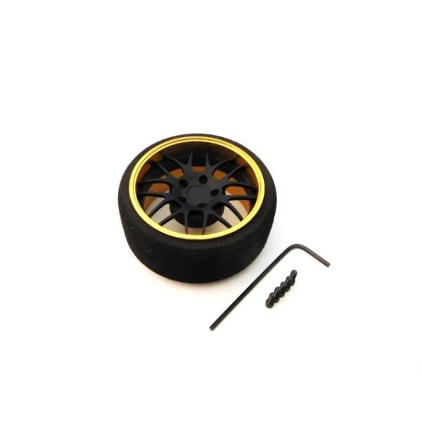 元祖アルミステアリングホイールは切削と表面処理のクオリティが違います。取り付けには別途、各送信機用アダプターが必要です。