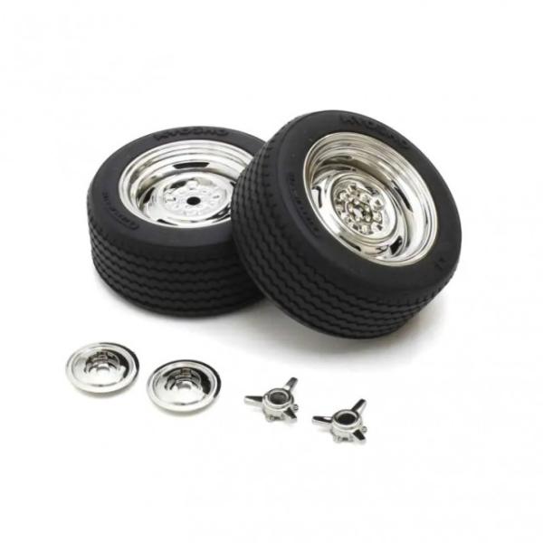 1/10スケール FAZER Mk2シリーズ FZ02 / FZ02L シャシー用接着済タイヤ。ビンテージカーにマッチするラリーホイールを装着し、ホイール固定用のビスを隠すホイールスピナーが付属します。