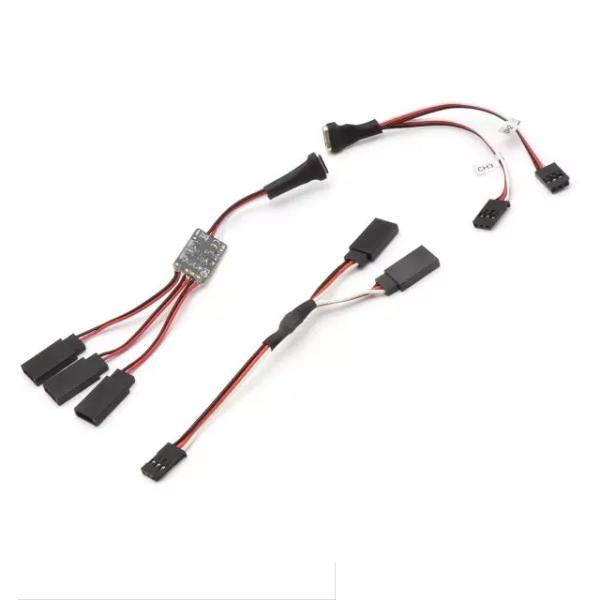 この商品は、別売りの97054 LEDライトユニットシリーズと併用することで、送信機のスロットルトリガーと連動してテールランプと、ブレーキ時にはブレーキランプが点灯するライトシステムです。また、３チャンネル仕様の送信機を使用すれば、ライトの...