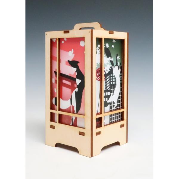 「きつね四季」は、きつねと京都を訪れたら一度は目にする風景をカラフルに表現することで日本らしさを強くそして華やかにインテリアを彩ります。行燈のサイズを小さくすることでご旅行中での持ち運び、ご自宅での場所を選ばない気軽さを実現いたしました。組...