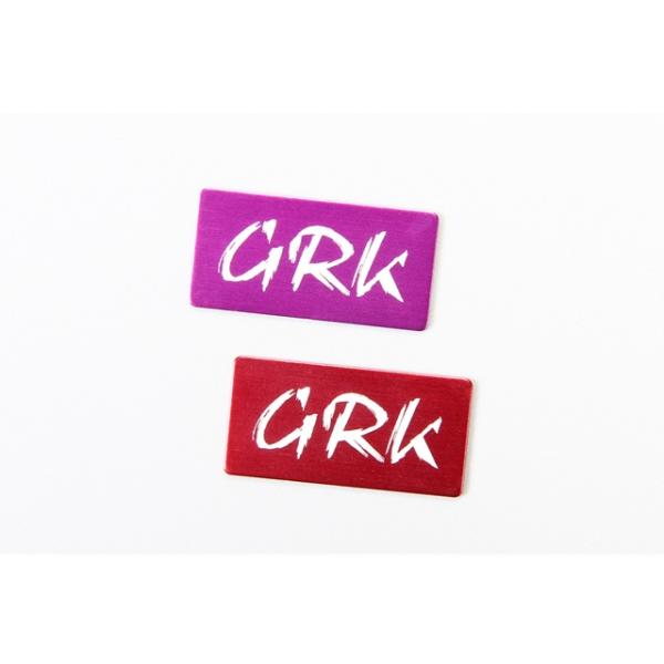 GRK4/5のレッド・パープルのアルマイトカラーに合わせて製作したGRK埋め込みカラープレート（大のみ）が補修部品として登場。コンバージョンシャーシ等へ交換する際にご利用ください。※艶有りレッド・艶有りパープルの2色での販売となります。ブラ...