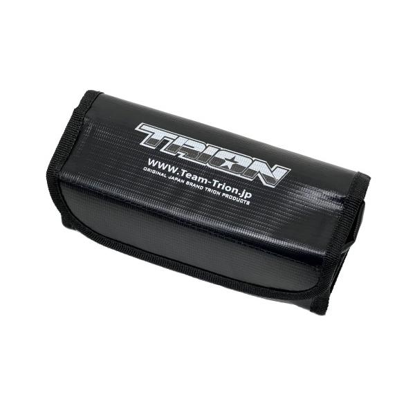 ツーリングカーなどに使われるフルサイズLiPo/LiFeバッテリーを充放電、保管する際に使用する セーフティーバッグ が若干寸法を見直してリニューアル致しました。シックなブラックをベースとしたデザインになっています。内寸：約185 ｘ 75...
