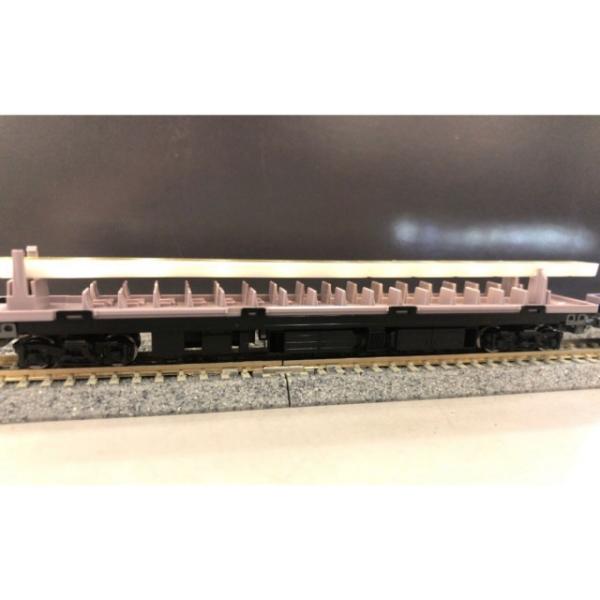 TORM.の幅広室内灯のクリアーカバーを外して減光カバーへ交換すると、室内灯の光を和らげます。