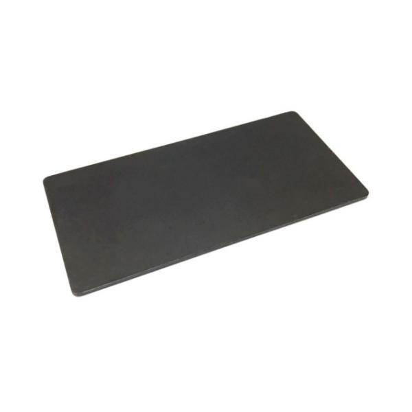 説明：マシンバランスの調整や低重心化に最適なフラット形状のバッテリーウェイトです。低重心化によりグリップ感の向上、マシンの安定性向上も期待できます。●ショートLi-Poバッテリーサイズ●シャーシへの貼付は、薄型の両面テープがオススメです●本...