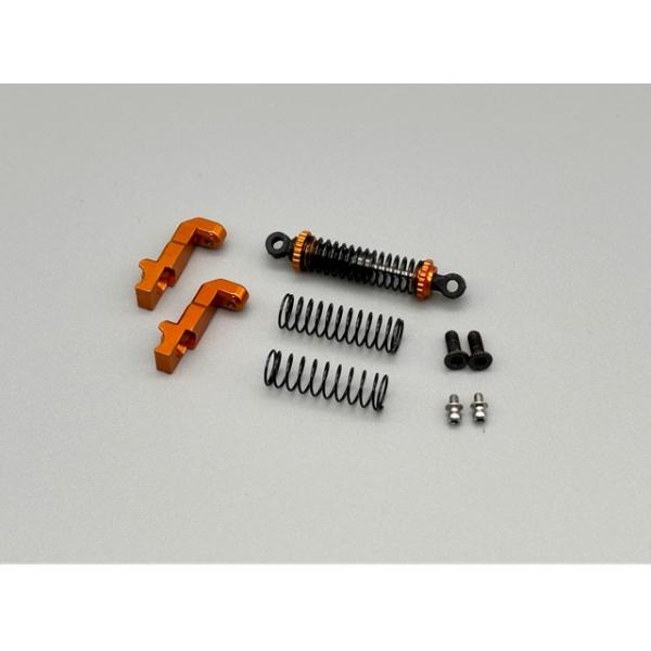 左右のサスペンションを1つのショックで連結しロール抵抗をなくす構造により、実車のようなロールアクションを再現。カウンターステア時にトー角の変化を抑えフロントタイヤの転がりが向上。ドリフトに入る切っ掛けを作る際にフロント入りがマイルドになり、...