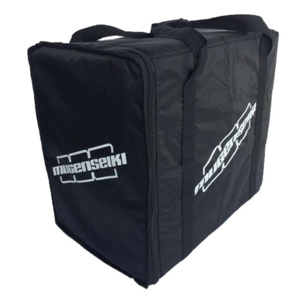 アウターバッグサイズ：580mmx360mmx545mmインナーケースサイズ(内寸法)：530mmx305mmx160mm (インナーケースはL2と共通)具体例として、MBX8(タイヤを外した状態)が収納出来るサイズです。