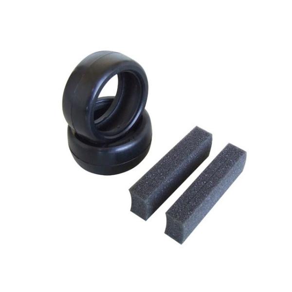 M300GTや各社ミニ用タイヤとして高い評価を頂いているKMタイヤシリーズに真冬の低温路面に最適なKM20が新たに登場します。路面温度が低くてもタイヤが発熱し易い特殊コンパウンドを採用した冬用スペシャルタイヤです。