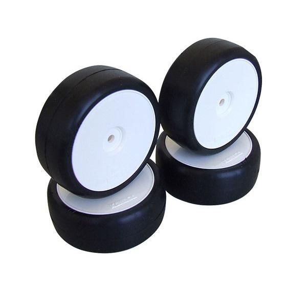 袋を開けて直ぐに使える接着済のツーリングカータイヤです。タイヤはグリップ剤無しでも抜群のグリップを披露するKMタイヤ28度(TUB4028)です。インナーには好評のBAKUSOインナー(TUB31M)を採用。ホイールはフィルムゲート成形で真...