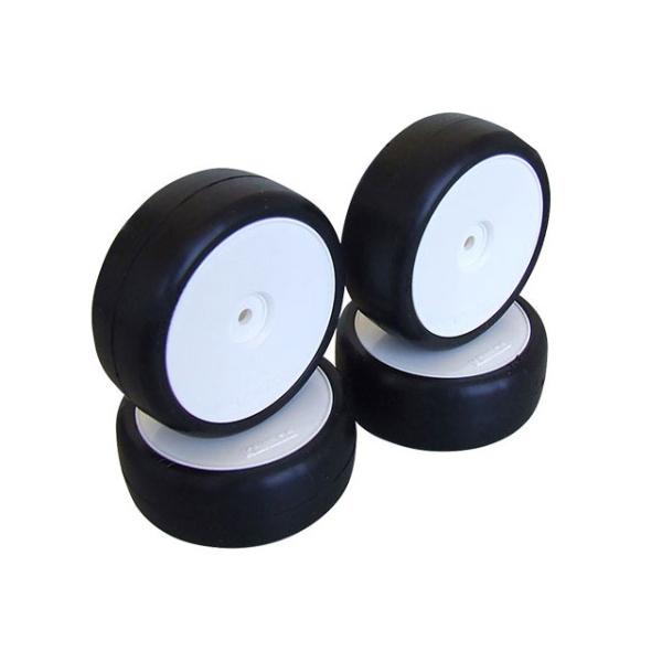 袋を開けて直ぐに使える接着済のツーリングカータイヤです。タイヤはグリップ剤無しでも抜群のグリップを披露するKMタイヤ20度(TUB4020)です。インナーには好評のBAKUSOインナー(TUB31M)を採用。ホイールはフィルムゲート成形で真...