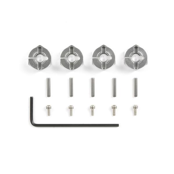 ホイールハブにスリットを設け、その隙間をキャップスクリューで締め込んで固定。ホイールアクスルに確実に固定でき、ホイールを取り外すときに2×10mmステンレスシャフトを落とす心配がありません。さらに精度・剛性に優れるアルミ削り出し製のため、ホ...