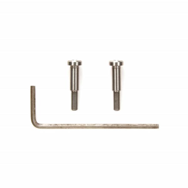 TT-02、TT-02Bのステアリングアームのセンターシャフトとして使用しているキット標準の3×18mm段付ビスに換えて使用。精度の高い切削製ビスに潤滑メッキを施して、ステアリングワイパーの動きをいっそう滑らかにします。また、ビス頭を六角穴...