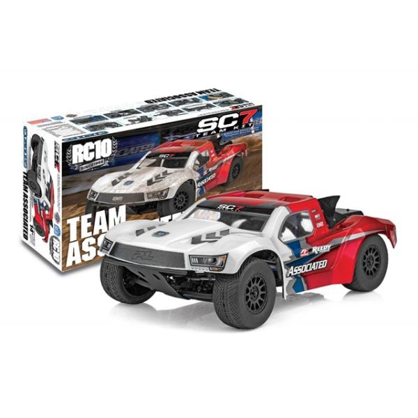 レースで勝つために生まれたショートコース・トラックTeam Associated の最新ショートコースマシン、RC10SC7 Team Kit が登場しました。ベースとなるのは、数々の栄光を築いた RC10B7 プラットフォーム。その血統を...
